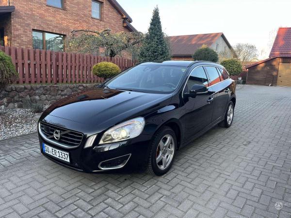 Black Volvo V60 2011 in Vilkaviskis, with an engine capacity of 1.98 L and mileage of 289 thousand km for 4600 €, photo 9 on AUTOMOTO.COM.LV