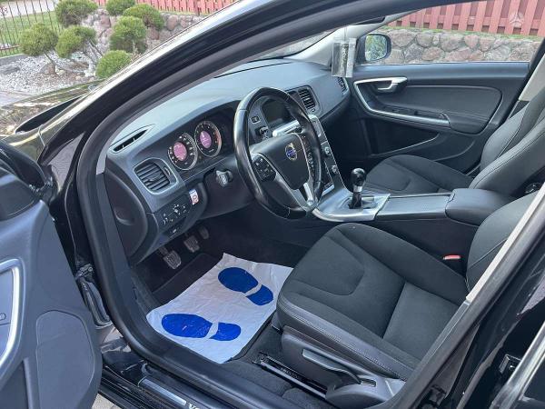 Black Volvo V60 2011 in Vilkaviskis, with an engine capacity of 1.98 L and mileage of 289 thousand km for 4600 €, photo 10 on AUTOMOTO.COM.LV
