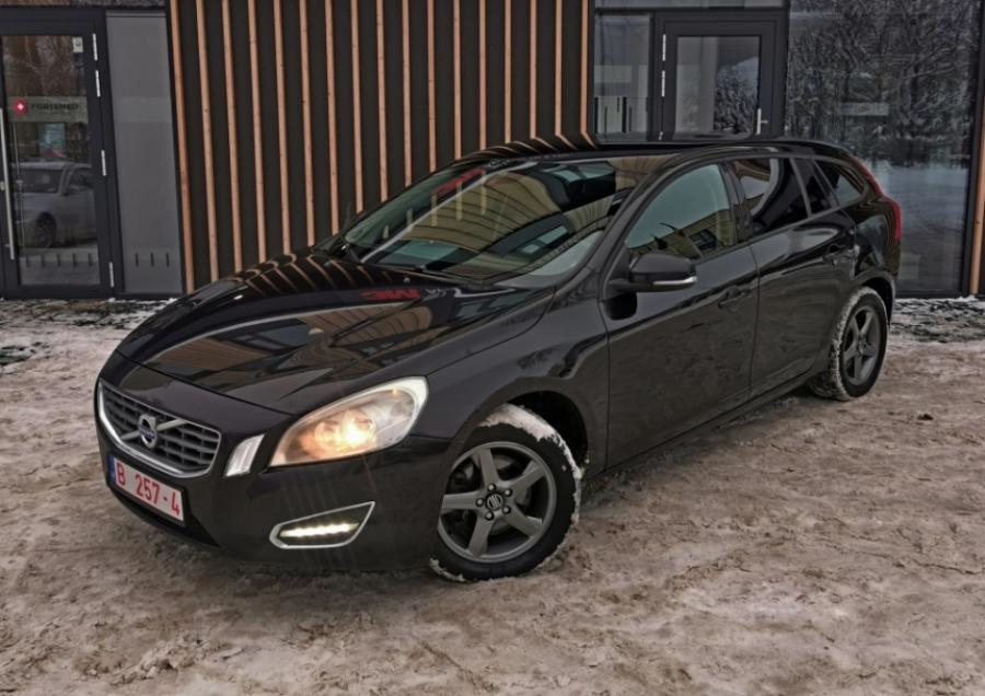 Melns Volvo V60 2011 Rīga, ar dzinēja tilpumu 2.00 L un nobraukumu 431 tūkst. km par 5290 €, foto 1 vietnē AUTOMOTO.COM.LV