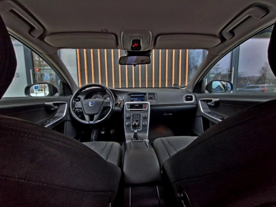 Melns Volvo V60 2011 Rīga, ar dzinēja tilpumu 2.00 L un nobraukumu 431 tūkst. km par 5290 €, foto 3 vietnē AUTOMOTO.COM.LV