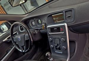 Melns Volvo V60 2011 Rīga, ar dzinēja tilpumu 2.00 L un nobraukumu 431 tūkst. km par 5290 €, foto 4 vietnē AUTOMOTO.COM.LV