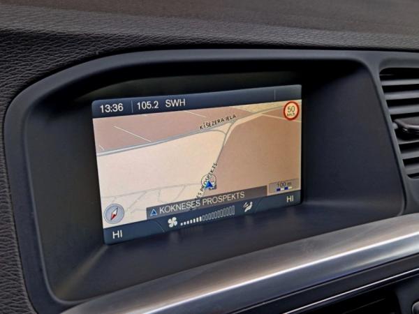Melns Volvo V60 2011 Rīga, ar dzinēja tilpumu 2.00 L un nobraukumu 431 tūkst. km par 5290 €, foto 4 vietnē AUTOMOTO.COM.LV
