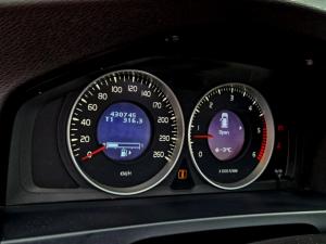 Melns Volvo V60 2011 Rīga, ar dzinēja tilpumu 2.00 L un nobraukumu 431 tūkst. km par 5290 €, foto 6 vietnē AUTOMOTO.COM.LV