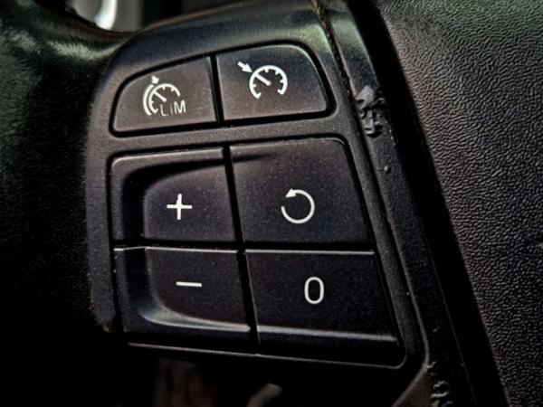 Melns Volvo V60 2011 Rīga, ar dzinēja tilpumu 2.00 L un nobraukumu 431 tūkst. km par 5290 €, foto 6 vietnē AUTOMOTO.COM.LV