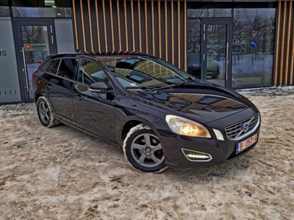 Melns Volvo V60 2011 Rīga, ar dzinēja tilpumu 2.00 L un nobraukumu 431 tūkst. km par 5290 €, foto 8 vietnē AUTOMOTO.COM.LV