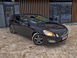 Melns Volvo V60 2011 Rīga, ar dzinēja tilpumu 2.00 L un nobraukumu 431 tūkst. km par 5290 €, foto 9 vietnē AUTOMOTO.COM.LV