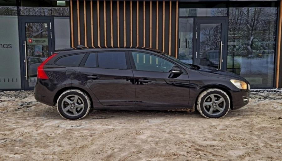 Melns Volvo V60 2011 Rīga, ar dzinēja tilpumu 2.00 L un nobraukumu 431 tūkst. km par 5290 €, foto 10 vietnē AUTOMOTO.COM.LV