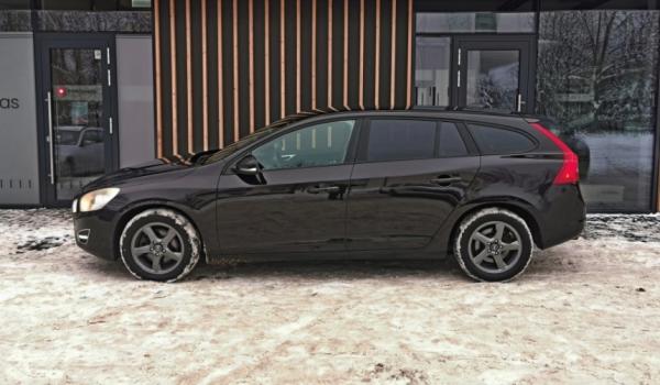 Melns Volvo V60 2011 Rīga, ar dzinēja tilpumu 2.00 L un nobraukumu 431 tūkst. km par 5290 €, foto 10 vietnē AUTOMOTO.COM.LV