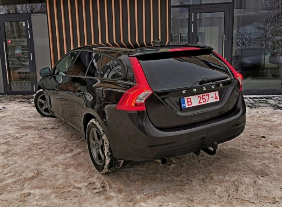 Melns Volvo V60 2011 Rīga, ar dzinēja tilpumu 2.00 L un nobraukumu 431 tūkst. km par 5290 €, foto 12 vietnē AUTOMOTO.COM.LV