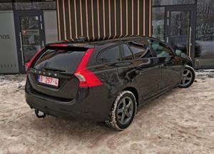 Melns Volvo V60 2011 Rīga, ar dzinēja tilpumu 2.00 L un nobraukumu 431 tūkst. km par 5290 €, foto 14 vietnē AUTOMOTO.COM.LV