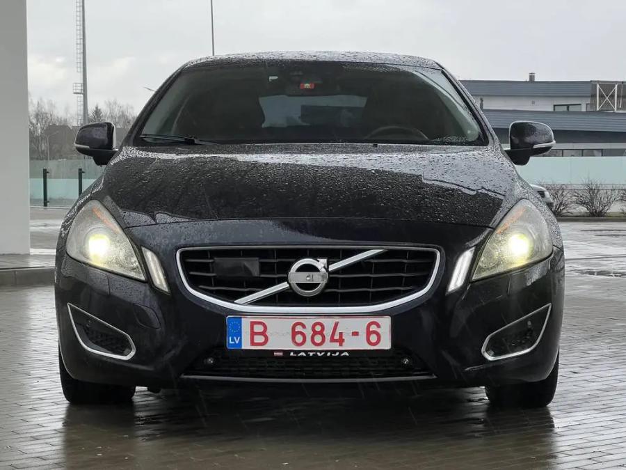 Черный Вольво B60 2011 в Резекне, объемом двигателя 2.40 л и пробегом 333 тыс. км за 7600 €, фото 1 на AUTOMOTO.COM.LV