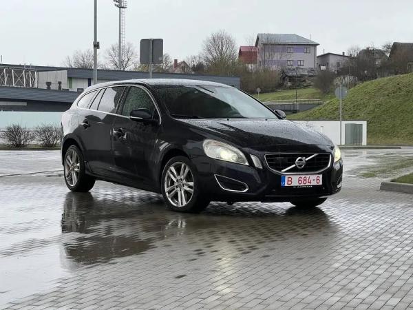 Черный Вольво B60 2011 в Резекне, объемом двигателя 2.40 л и пробегом 333 тыс. км за 7600 €, фото 3 на AUTOMOTO.COM.LV