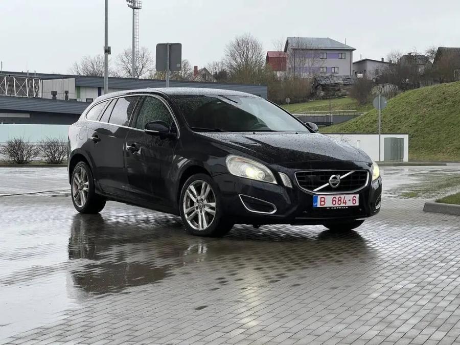 Черный Вольво B60 2011 в Резекне, объемом двигателя 2.40 л и пробегом 333 тыс. км за 7600 €, фото 4 на AUTOMOTO.COM.LV
