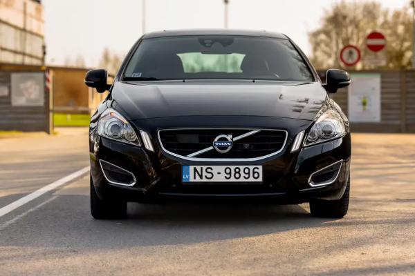 Melns Volvo V60 2011 Jelgava, ar dzinēja tilpumu 2.00 L un nobraukumu 285 tūkst. km par 8190 €, foto 3 vietnē AUTOMOTO.COM.LV