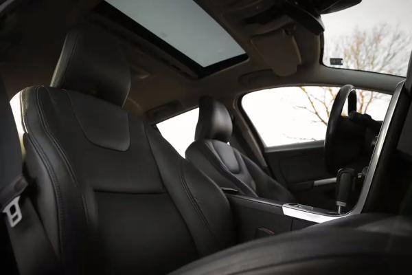 Melns Volvo V60 2011 Jelgava, ar dzinēja tilpumu 2.00 L un nobraukumu 285 tūkst. km par 8190 €, foto 8 vietnē AUTOMOTO.COM.LV