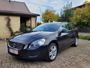 Black Volvo V60 2011 in Saldus, with an engine capacity of 2.00 L and mileage of 317 thousand km for 6500 €, photo  on AUTOMOTO.COM.LV