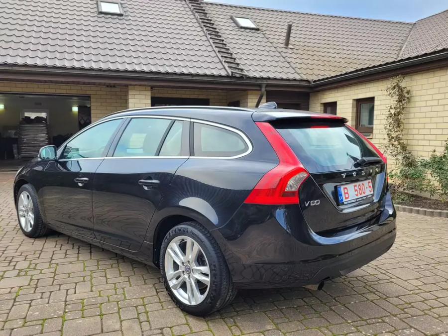Black Volvo V60 2011 in Saldus, with an engine capacity of 2.00 L and mileage of 317 thousand km for 6500 €, photo 5 on AUTOMOTO.COM.LV