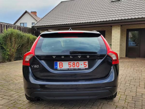 Black Volvo V60 2011 in Saldus, with an engine capacity of 2.00 L and mileage of 317 thousand km for 6500 €, photo 5 on AUTOMOTO.COM.LV