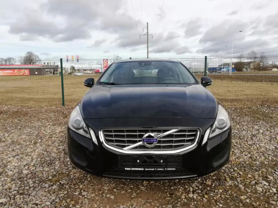 Melns Volvo V60 2011 Saldus, ar dzinēja tilpumu 2.00 L un nobraukumu 275 tūkst. km par 6300 €, foto 6 vietnē AUTOMOTO.COM.LV