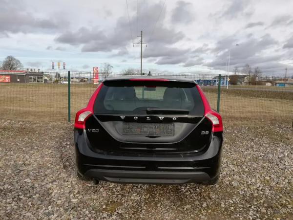 Black Volvo V60 2011 in Saldus, with an engine capacity of 2.00 L and mileage of 275 thousand km for 6300 €, photo 6 on AUTOMOTO.COM.LV