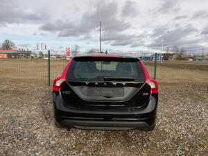 Melns Volvo V60 2011 Saldus, ar dzinēja tilpumu 2.00 L un nobraukumu 275 tūkst. km par 6300 €, foto 7 vietnē AUTOMOTO.COM.LV