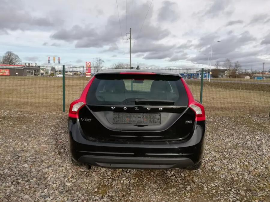 Melns Volvo V60 2011 Saldus, ar dzinēja tilpumu 2.00 L un nobraukumu 275 tūkst. km par 6300 €, foto 7 vietnē AUTOMOTO.COM.LV