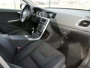 Melns Volvo V60 2011 Saldus, ar dzinēja tilpumu 2.00 L un nobraukumu 275 tūkst. km par 6300 €, foto 8 vietnē AUTOMOTO.COM.LV