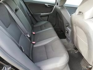 Melns Volvo V60 2011 Saldus, ar dzinēja tilpumu 2.00 L un nobraukumu 275 tūkst. km par 6300 €, foto 10 vietnē AUTOMOTO.COM.LV