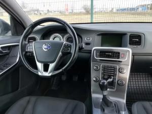 Melns Volvo V60 2011 Saldus, ar dzinēja tilpumu 2.00 L un nobraukumu 275 tūkst. km par 6300 €, foto 11 vietnē AUTOMOTO.COM.LV