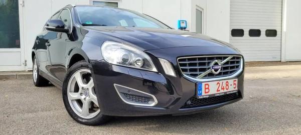 Black Volvo V60 2011 in Riga, with an engine capacity of 2.40 L and mileage of 223 thousand km for 7990 €, photo 1 on AUTOMOTO.COM.LV