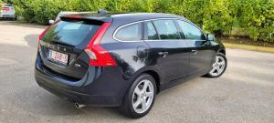 Black Volvo V60 2011 in Riga, with an engine capacity of 2.40 L and mileage of 223 thousand km for 7990 €, photo 4 on AUTOMOTO.COM.LV