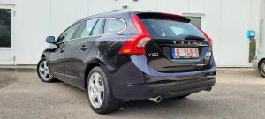 Black Volvo V60 2011 in Riga, with an engine capacity of 2.40 L and mileage of 223 thousand km for 7990 €, photo 7 on AUTOMOTO.COM.LV
