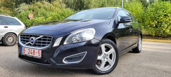Black Volvo V60 2011 in Riga, with an engine capacity of 2.40 L and mileage of 223 thousand km for 7990 €, photo 7 on AUTOMOTO.COM.LV
