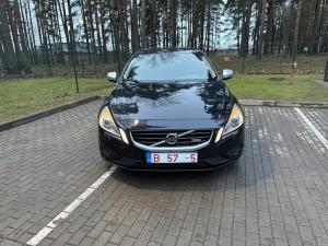 Black Volvo V60 2011 in Riga, with an engine capacity of 2.00 L and mileage of 265 thousand km for 4000 €, photo 4 on AUTOMOTO.COM.LV