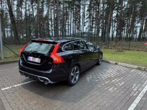 Black Volvo V60 2011 in Riga, with an engine capacity of 2.00 L and mileage of 265 thousand km for 4000 €, photo 5 on AUTOMOTO.COM.LV