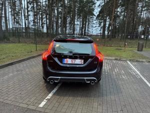 Black Volvo V60 2011 in Riga, with an engine capacity of 2.00 L and mileage of 265 thousand km for 4000 €, photo 7 on AUTOMOTO.COM.LV