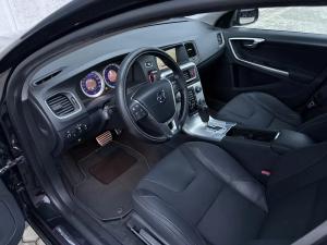 Black Volvo V60 2011 in Riga, with an engine capacity of 2.00 L and mileage of 265 thousand km for 4000 €, photo 9 on AUTOMOTO.COM.LV