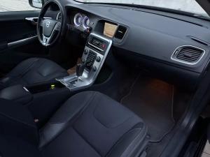 Black Volvo V60 2011 in Riga, with an engine capacity of 2.00 L and mileage of 265 thousand km for 4000 €, photo 10 on AUTOMOTO.COM.LV