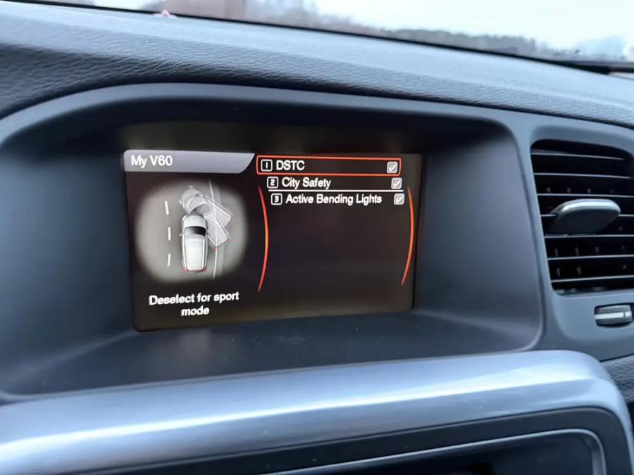 Black Volvo V60 2011 in Riga, with an engine capacity of 2.00 L and mileage of 265 thousand km for 4000 €, photo 18 on AUTOMOTO.COM.LV