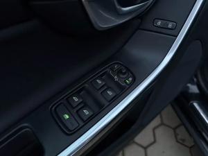 Black Volvo V60 2011 in Riga, with an engine capacity of 2.00 L and mileage of 265 thousand km for 4000 €, photo 21 on AUTOMOTO.COM.LV