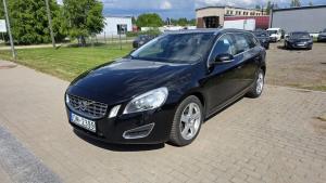 Melns Volvo V60 2011 Rīga, ar dzinēja tilpumu 1.60 L un nobraukumu 252 tūkst. km par 6650 €, foto  vietnē AUTOMOTO.COM.LV