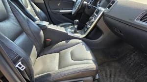 Black Volvo V60 2011 in Riga, with an engine capacity of 1.60 L and mileage of 252 thousand km for 6650 €, photo 24 on AUTOMOTO.COM.LV
