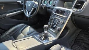 Black Volvo V60 2011 in Riga, with an engine capacity of 1.60 L and mileage of 252 thousand km for 6650 €, photo 25 on AUTOMOTO.COM.LV