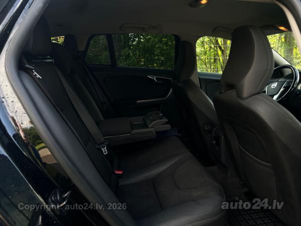 Black Volvo V60 2011 in Parnu, with an engine capacity of 2.00 L and mileage of 315 thousand km for 4890 €, photo 7 on AUTOMOTO.COM.LV