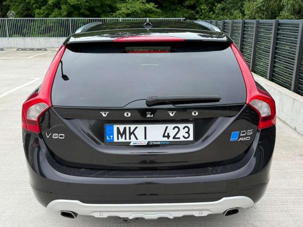 Black Volvo V60 2011 in Vilnius, with an engine capacity of 2.40 L and mileage of 298 thousand km for 5800 €, photo 7 on AUTOMOTO.COM.LV