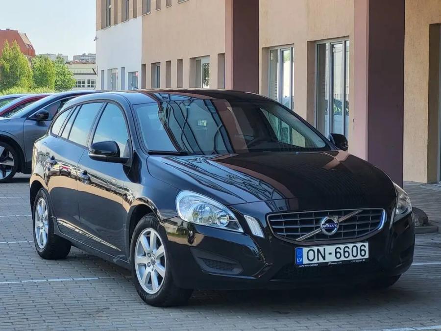 Melns Volvo V60 2011 Jelgava, ar dzinēja tilpumu 1.60 L un nobraukumu 281 tūkst. km par 4990 €, foto 6 vietnē AUTOMOTO.COM.LV
