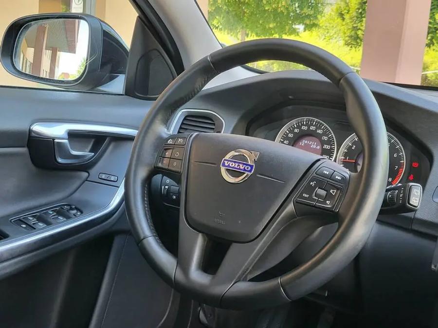 Melns Volvo V60 2011 Jelgava, ar dzinēja tilpumu 1.60 L un nobraukumu 281 tūkst. km par 4990 €, foto 18 vietnē AUTOMOTO.COM.LV