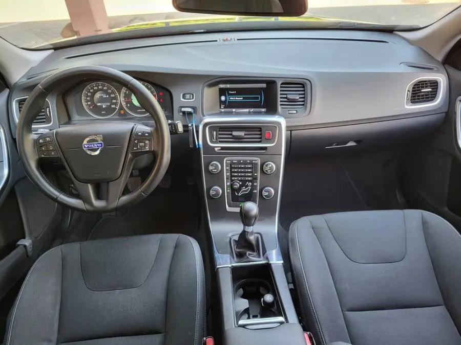 Melns Volvo V60 2011 Jelgava, ar dzinēja tilpumu 1.60 L un nobraukumu 281 tūkst. km par 4990 €, foto 19 vietnē AUTOMOTO.COM.LV