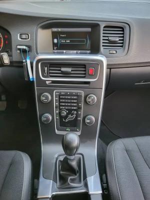 Melns Volvo V60 2011 Jelgava, ar dzinēja tilpumu 1.60 L un nobraukumu 281 tūkst. km par 4990 €, foto 20 vietnē AUTOMOTO.COM.LV