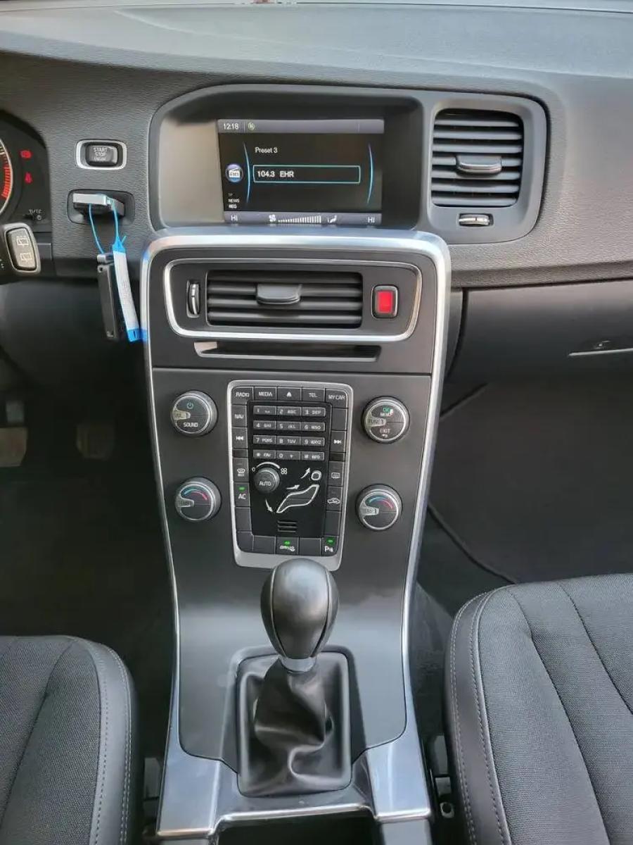 Melns Volvo V60 2011 Jelgava, ar dzinēja tilpumu 1.60 L un nobraukumu 281 tūkst. km par 4990 €, foto 20 vietnē AUTOMOTO.COM.LV